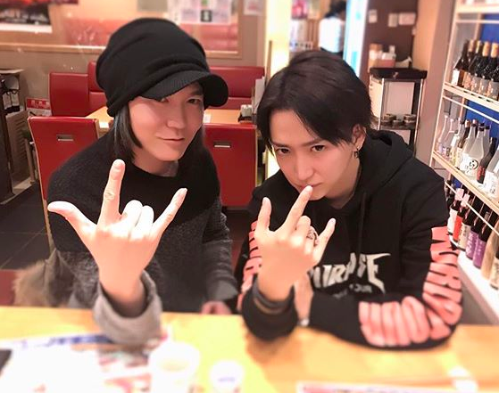 シドの明希は髪型がショートでもイケてる！ベースはどこのを使ってるの？ | 芸能人の気になる発言と話題